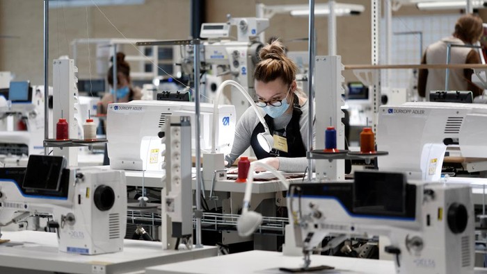 Melihat Kesibukan di 2 Pabrik Baru Louis Vuitton