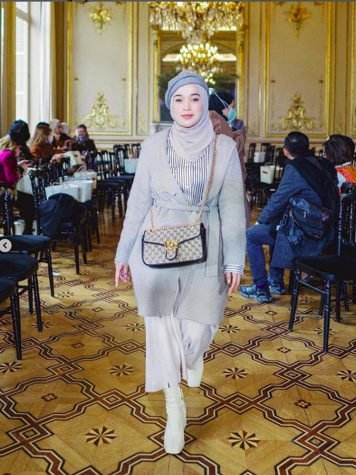 Gaya Mentereng Ririe Fairus Kerja Sambil Liburan di Paris