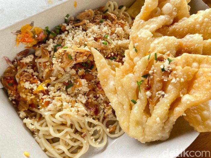 Huahh! Tersengat Pedasnya Mie Setan dan Mie Iblis di Mie Gacoan Depok