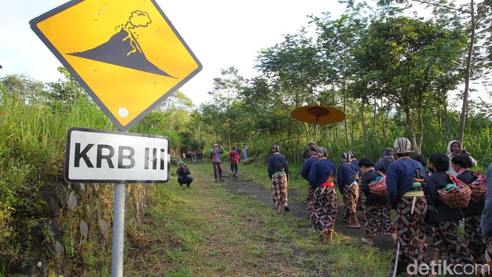 Upacara Hajad Dalem Labuhan Patuh Gunung Merapi