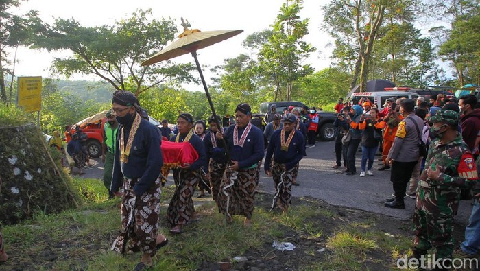 Upacara Hajad Dalem Labuhan Patuh Gunung Merapi