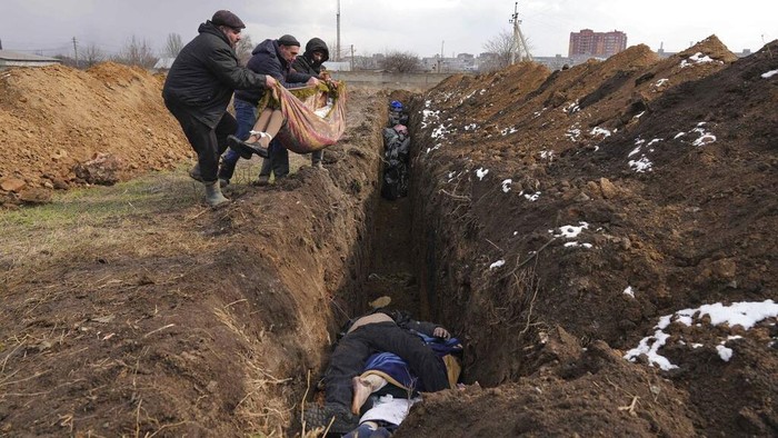 Korban Perang Ukraina vs Rusia Dikubur Massal Korban Perang Ukraina vs Rusia Dikubur Massal
