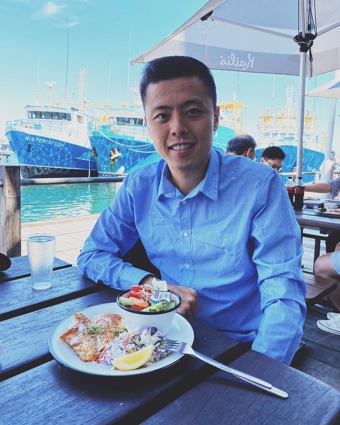 Pose Vincent Raditya saat Nongkrong dan Makan Bareng Artis Tanah Air