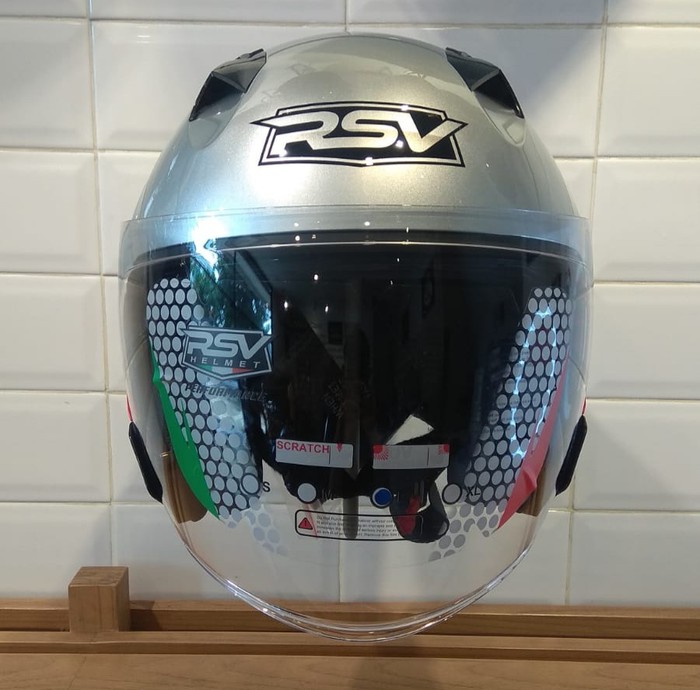 Ini Penampakan Helm Jokowi yang Ditenteng saat Foto Bareng Pebalap MotoGP