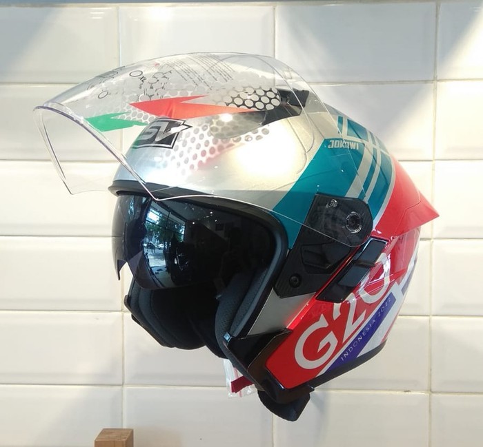 Ini Penampakan Helm Jokowi yang Ditenteng saat Foto Bareng Pebalap MotoGP