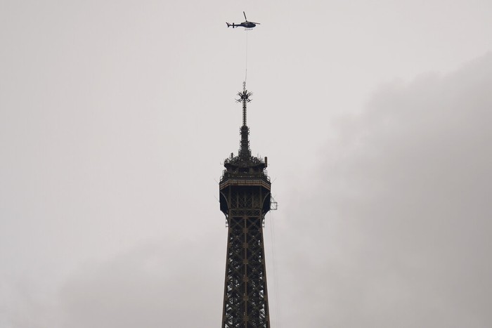 Tinggi Menara Eiffel Bertambah 6 Meter, Kok Bisa? Tinggi Menara Eiffel Bertambah 6 Meter, Kok Bisa?