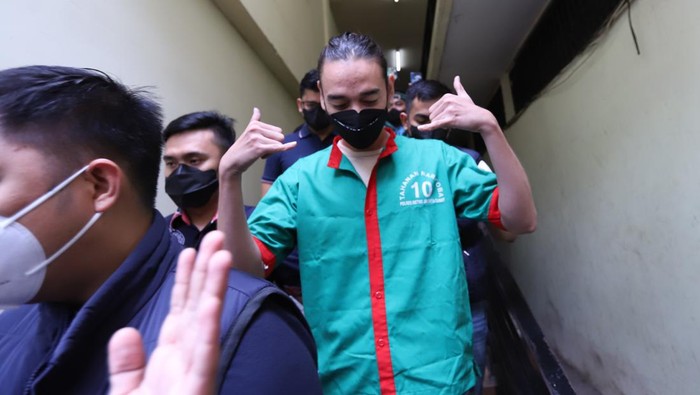 Terungkap! Vokalis Sisitipsi Fauzan Lubis Pernah Minum Kopi Ganja di Mal Terungkap! Vokalis Sisitipsi Fauzan Lubis Pernah Minum Kopi Ganja di Mal