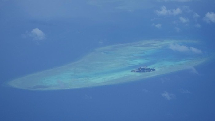 Melihat Pulau Buatan China di Laut China Selatan