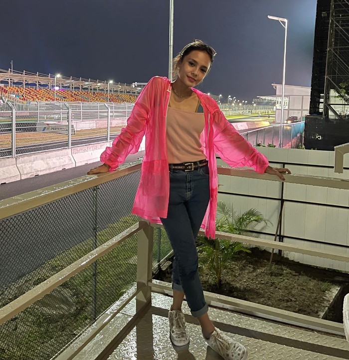 Angie Ang yang Terima Hadiah Khusus dari Marc Marquez