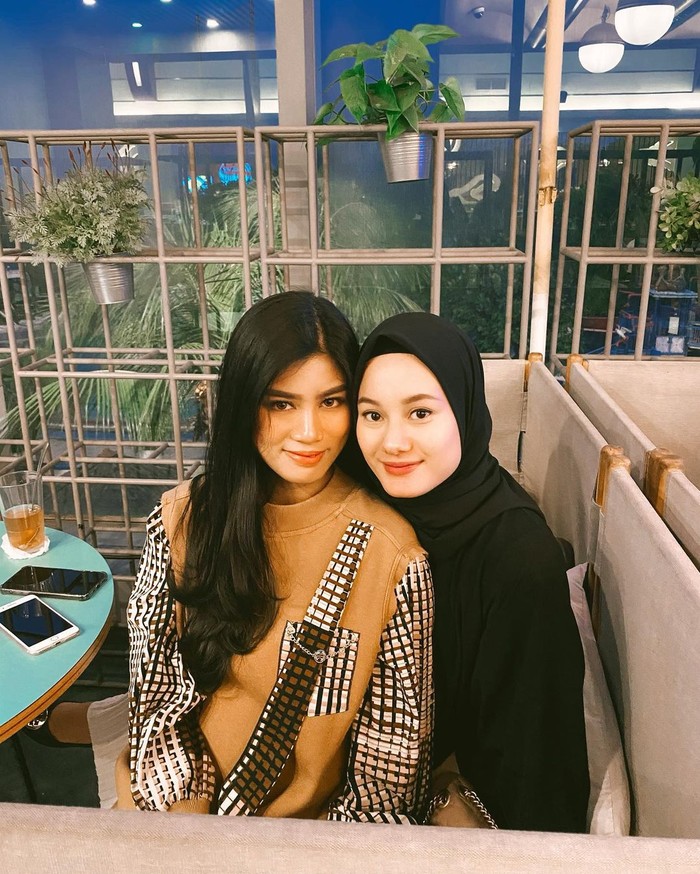 Romantisnya Dinda Hauw dan Rey Mbayang saat Makan Malam Berdua