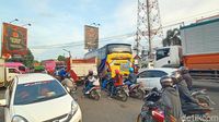Macet Horor di Jalur Pantura Rembang-Pati