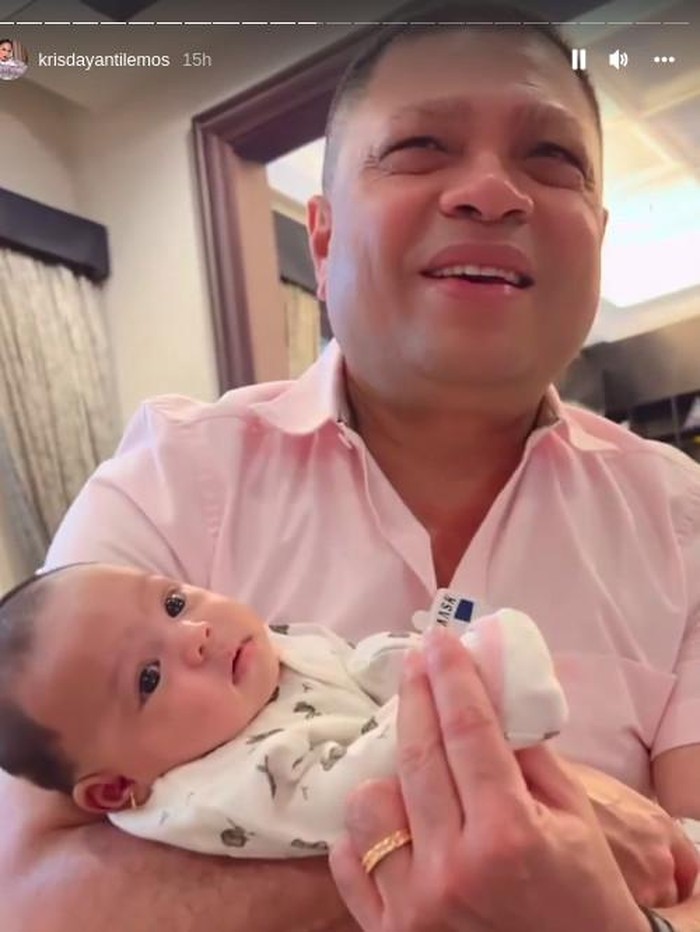 Adem! 10 Momen Kebersamaan Raul Lemos Gendong Anak Atta-Aurel