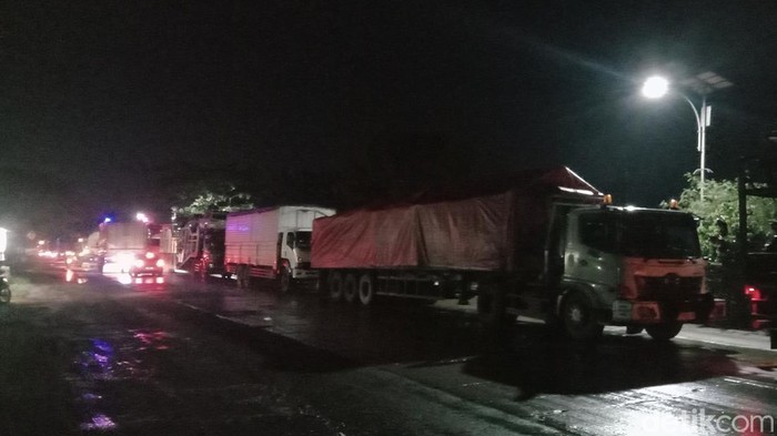 Penampakan Macet Parah di Jalur Pantura Pati-Rembang