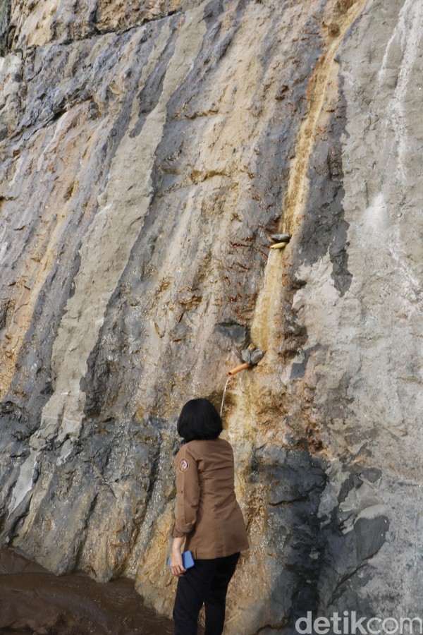 Ajaib, Ada Bukit Bisa Menangis!