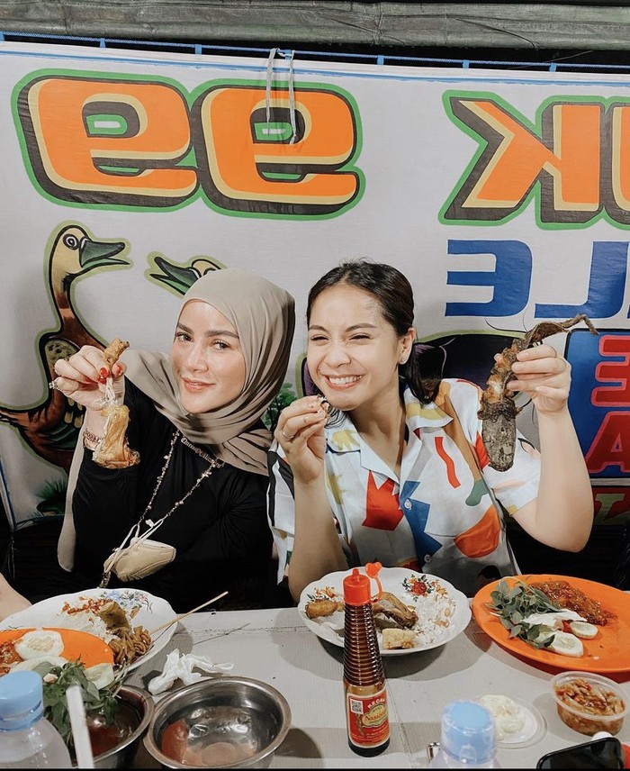 Intip Kebersamaan Olla Ramlan dan Aufar Hutapea Saat Acara Makan Keluarga