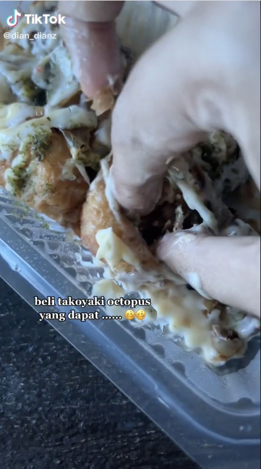 Zonk! Beli Takoyaki, Wanita Ini Dapat Isian Gurita Hanya Seujung Jari Zonk! Beli Takoyaki, Wanita Ini Dapat Isian Gurita Hanya Seujung Jari