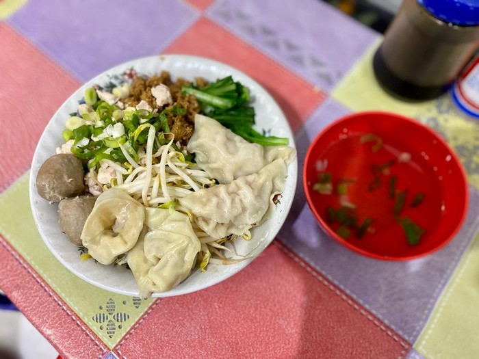 Kenyal dan Mulur Bakmie Jackie yang Legendaris di Pasar Jatinegara