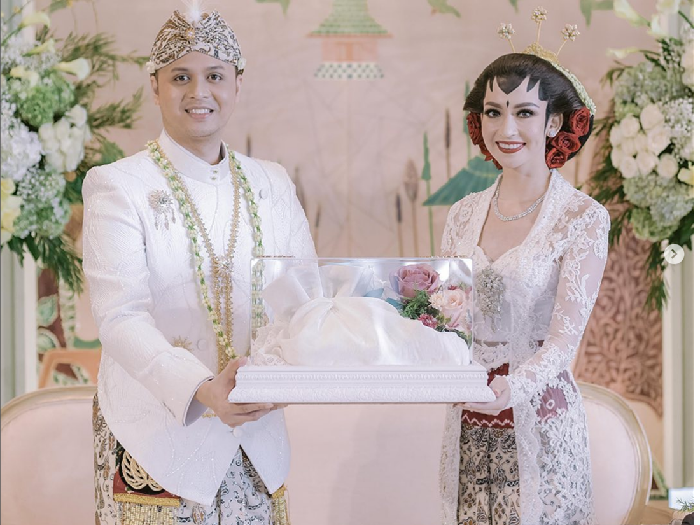Isi Seserahan Pernikahan Apa Saja? Ini 13 Daftarnya yang Perlu Dicatat Isi Seserahan Pernikahan Apa Saja? Ini 13 Daftarnya yang Perlu Dicatat