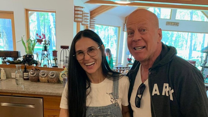 Kondisi Bruce Willis Memburuk, Demi Moore Terus Mengawal Kondisi Bruce Willis Memburuk, Demi Moore Terus Mengawal