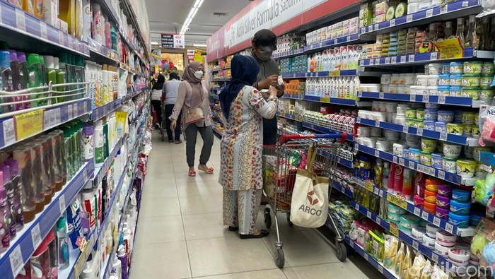 Pasar Swalayan Diserbu Jelang Ramadan