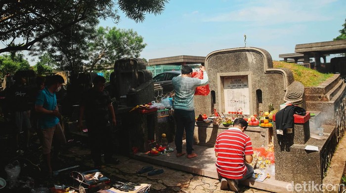 Melihat Tradisi Ziarah Cheng Beng Warga Tionghoa di Tangerang