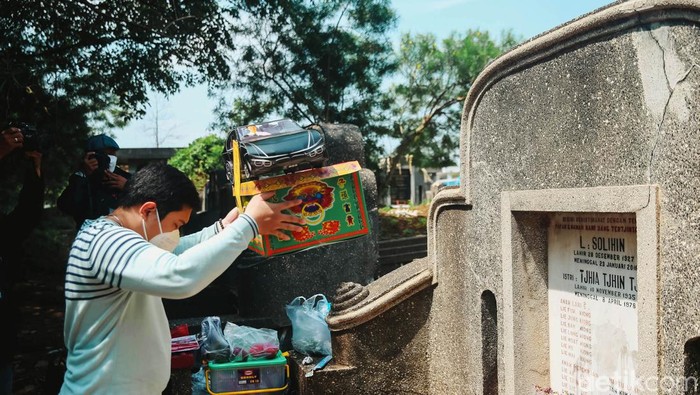 Melihat Tradisi Ziarah Cheng Beng Warga Tionghoa di Tangerang