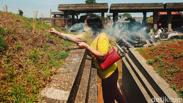 Melihat Tradisi Ziarah Cheng Beng Warga Tionghoa di Tangerang