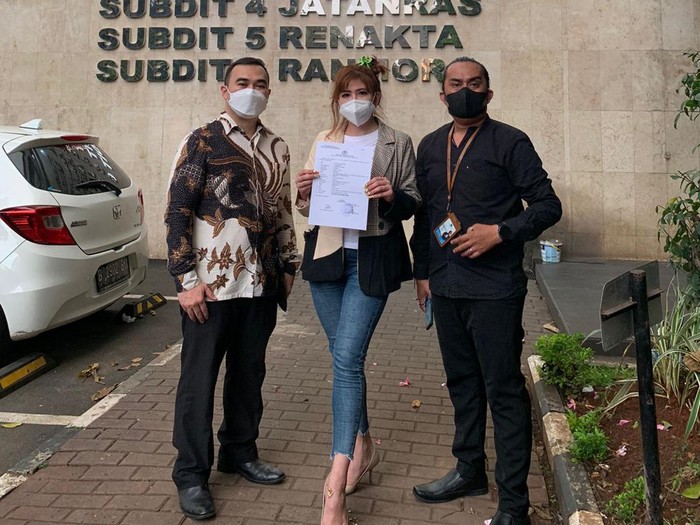 Angie Lie Kecewa dengan Hans Virgoro, Laporkan Dugaan Penipuan Kadar Emas Angie Lie Kecewa dengan Hans Virgoro, Laporkan Dugaan Penipuan Kadar Emas