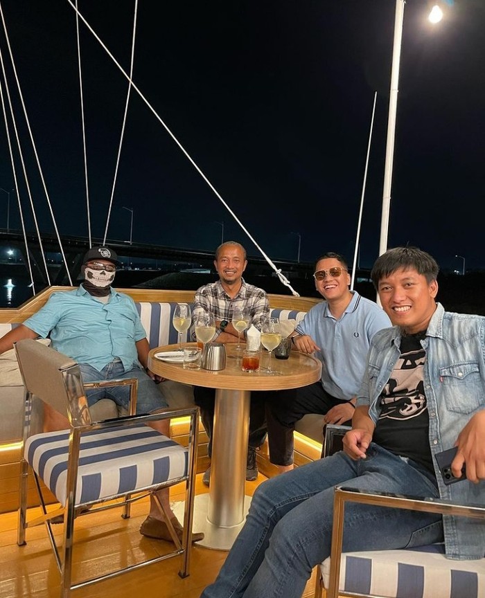 Momen Arief Muhammad Saat Dinner Date dengan Istri hingga Hangout ...