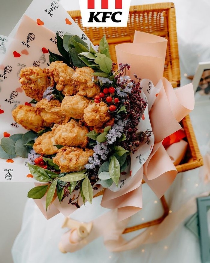 10 Buket Makanan Unik, Isi Ayam Goreng hingga Kerupuk