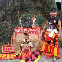 Kisah Pembarong Reog Ponorogo, Gigit Dadak Merak 100 Kg hingga Gigi Patah