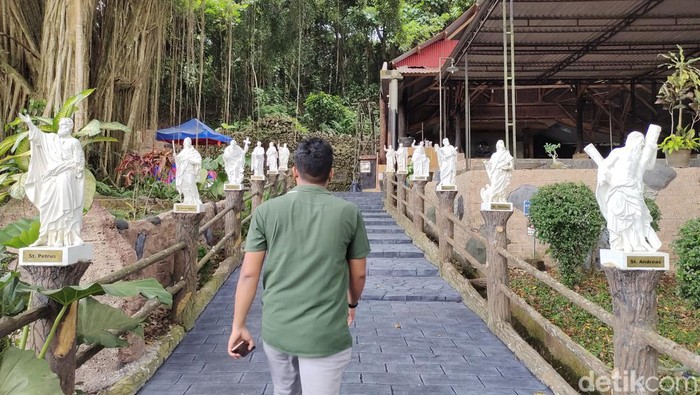 Potret Gua Maria Bukit Kanada, Destinasi Wisata Religi di Rangkasbitung