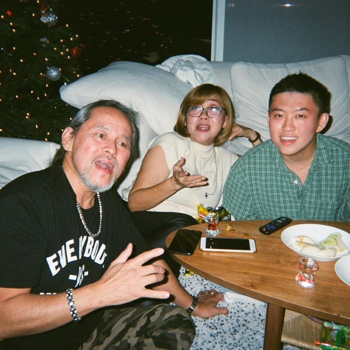 Ini Momen Rich Brian Minum Es Kopi hingga Makan Bareng Pacar