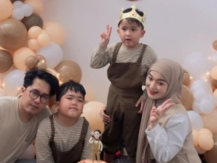 Kompak Ririe Fairus dan Ayus Sabyan Rayakan Ultah Si Bungsu Ben