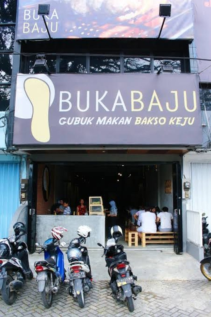 Kocak! 10 Spanduk Lucu Pedagang Bakso Ini Bikin Mikir Keras