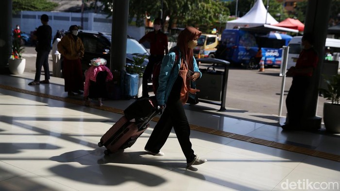 Terkini! Begini Suasana Arus Mudik di Stasiun Pasar Senen