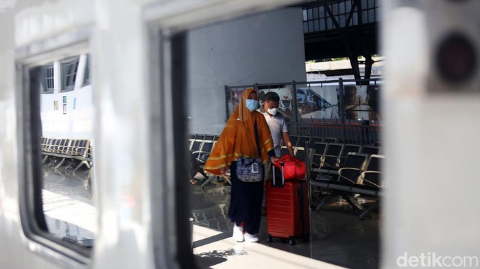 Terkini! Begini Suasana Arus Mudik di Stasiun Pasar Senen