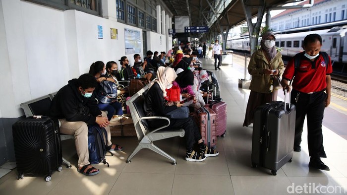 Terkini! Begini Suasana Arus Mudik di Stasiun Pasar Senen