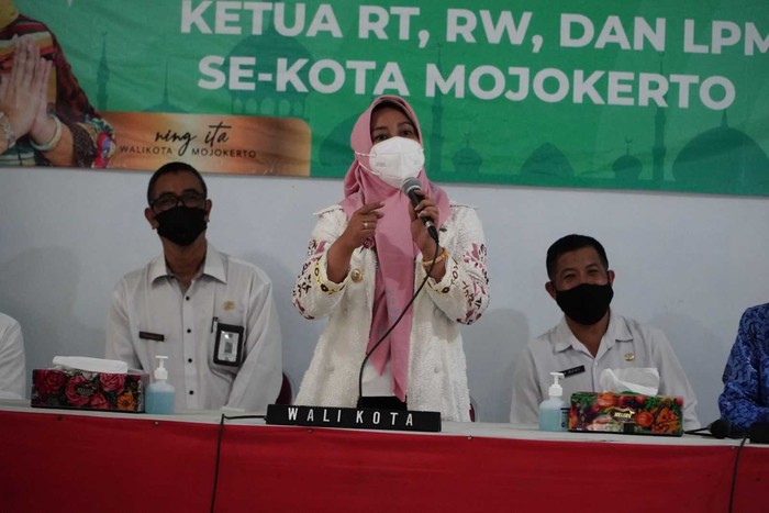 Jelang Lebaran, Walkot Mojokerto Ingatkan Warga Tetap Patuhi Prokes Jelang Lebaran, Walkot Mojokerto Ingatkan Warga Tetap Patuhi Prokes
