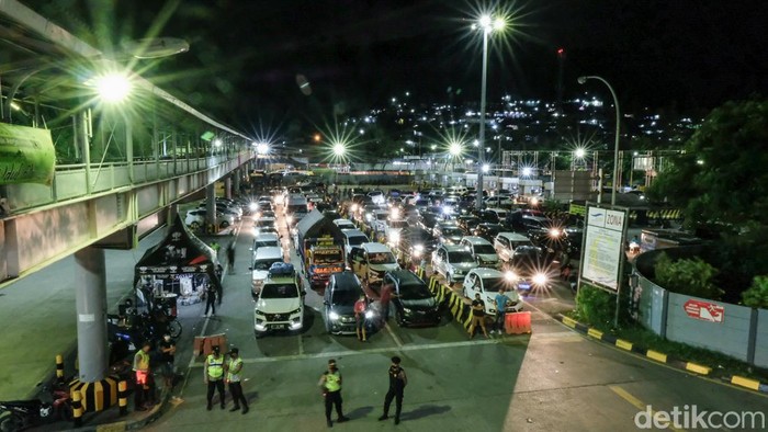 Terkini! Suasana Pelabuhan Merak Saat Puncak Arus Mudik