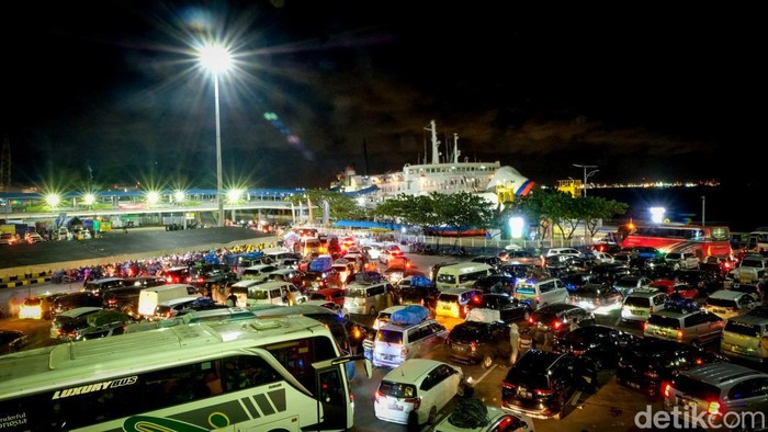 Terkini! Suasana Pelabuhan Merak Saat Puncak Arus Mudik