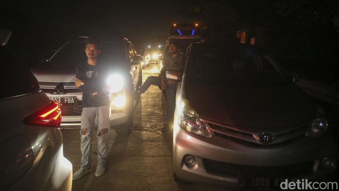 Antrean Kendaraan Mengular Imbas One Way Tol Japek