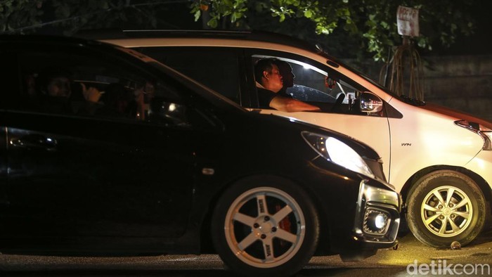 Antrean Kendaraan Mengular Imbas One Way Tol Japek
