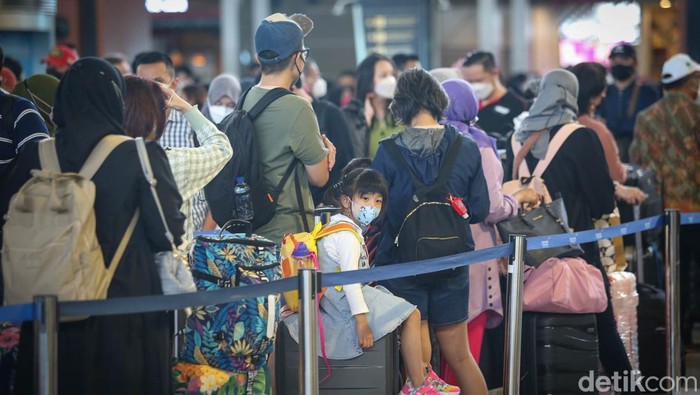 Pemudik Padati Terminal 3 Bandara Soekarno-Hatta, Begini Suasananya