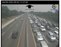 Titik-titik Macet di Tol Jakarta Arah Cikampek di Hari Pertama Lebaran