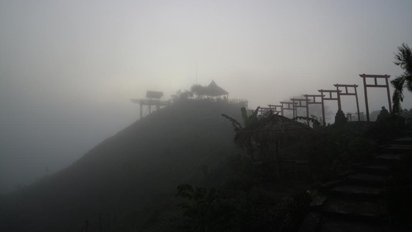 Negeri di Atas Awan Bukit Panyangrayan Tasikmalaya Negeri di Atas Awan Bukit Panyangrayan Tasikmalaya