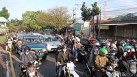 Kawasan Cibiru Bandung Macet Dipadati Pemudik Lokal Pagi Ini