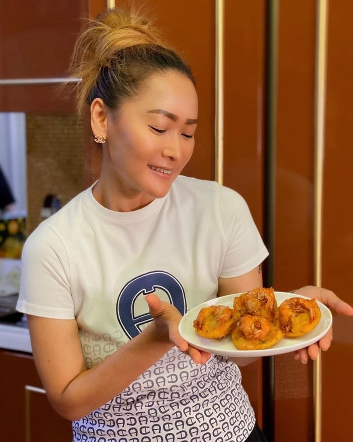 10 Potret Dapur Inul Daratista yang Mewah dan Bernuansa Coklat 10 Potret Dapur Inul Daratista yang Mewah dan Bernuansa Coklat