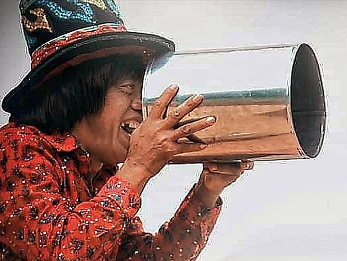 Asyik! Intip Momen Pak Tarno Saat Makan Bakso dan Daging Panggang