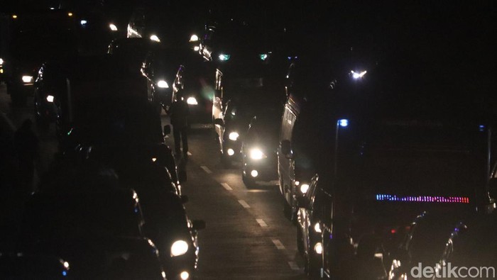 Situasi Lalin di Jalur Nagreg Malam Ini, Padat Merayap